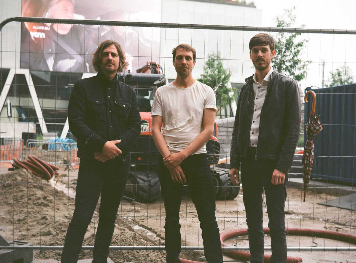 Dans Dans: '6' / support: Eve Risser 03-11-22 - Ha Concerts